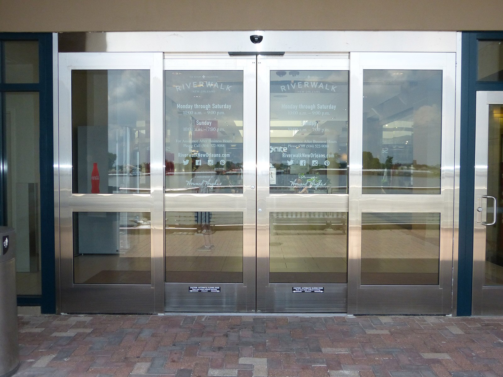 Dura-Storm™ 2000/3000 Hurricane-Rated Automatic Sliding Door | STANLEY Access Technologies